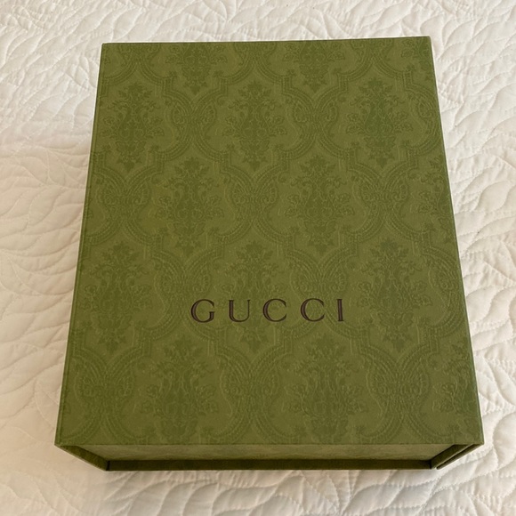 Gucci | Other | Gucci Iconic Green Gift Box With Tissue Paper W Sticker ...